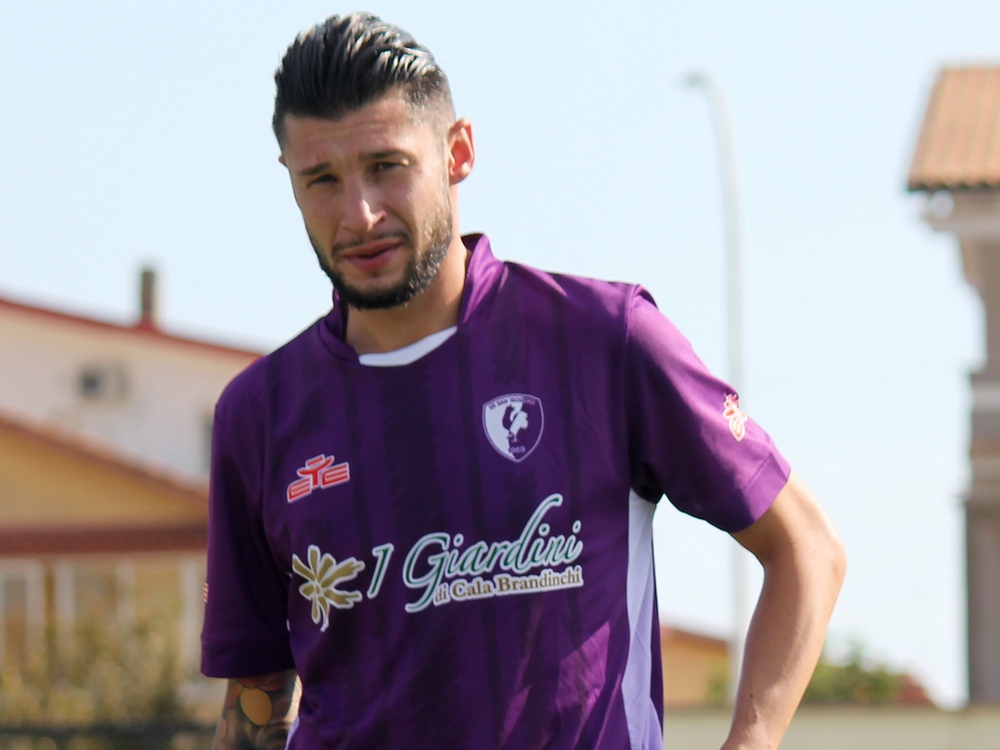 Nuova avventura per Enrico Verachi, esordio col Marina di Ragusa in ...